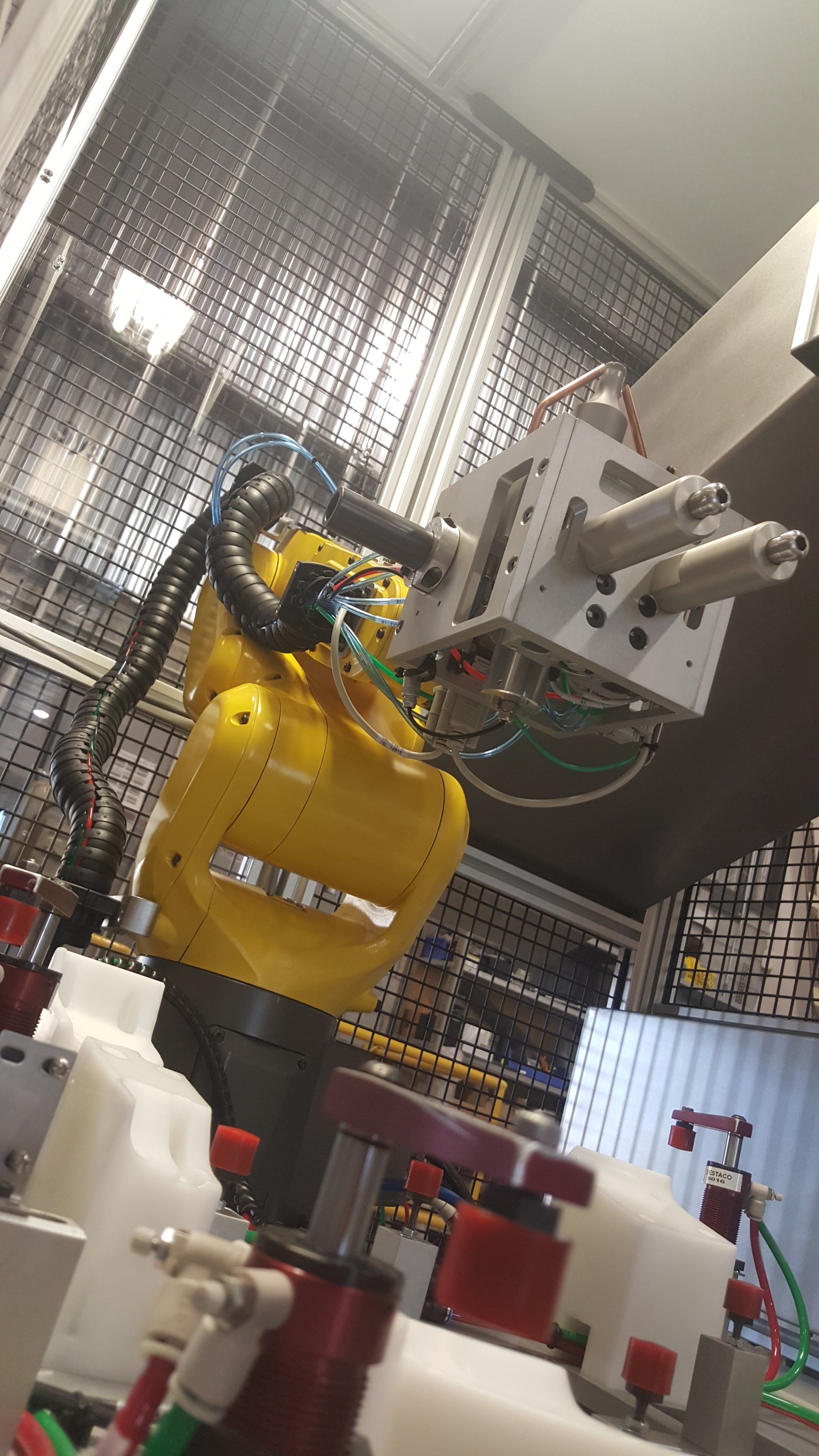 Ultrasonic assembly cell